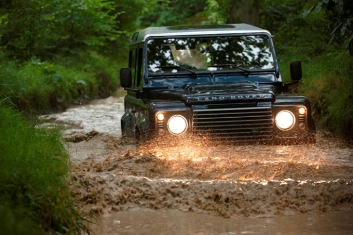 Land Rover Defender 2013