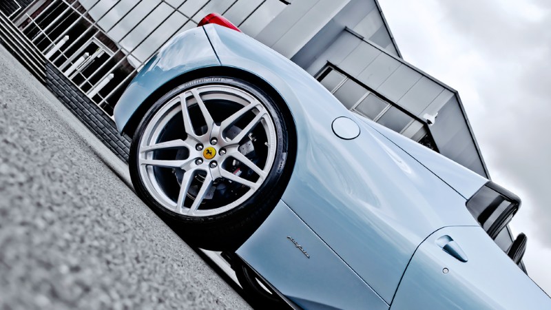 Ferrari 458 Spider, por Kahn Design