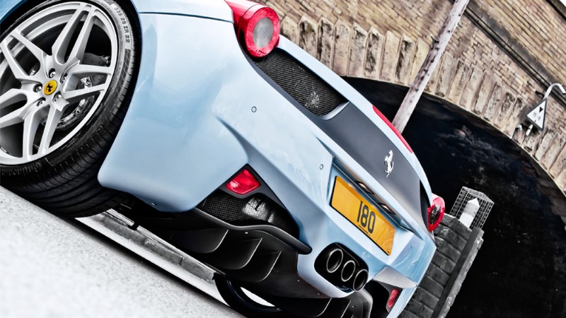 Ferrari 458 Spider, por Kahn Design