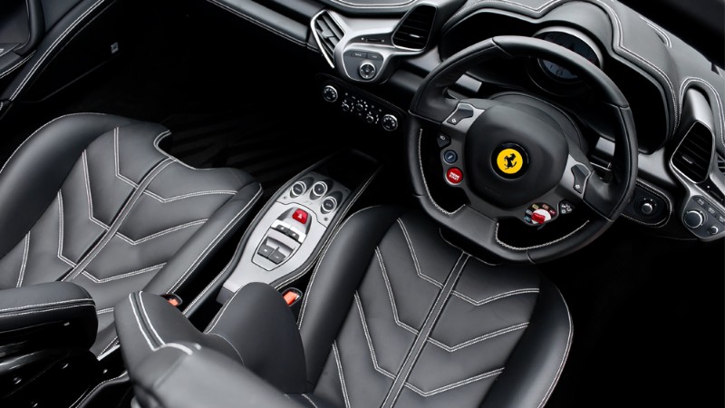 Ferrari 458 Spider, por Kahn Design