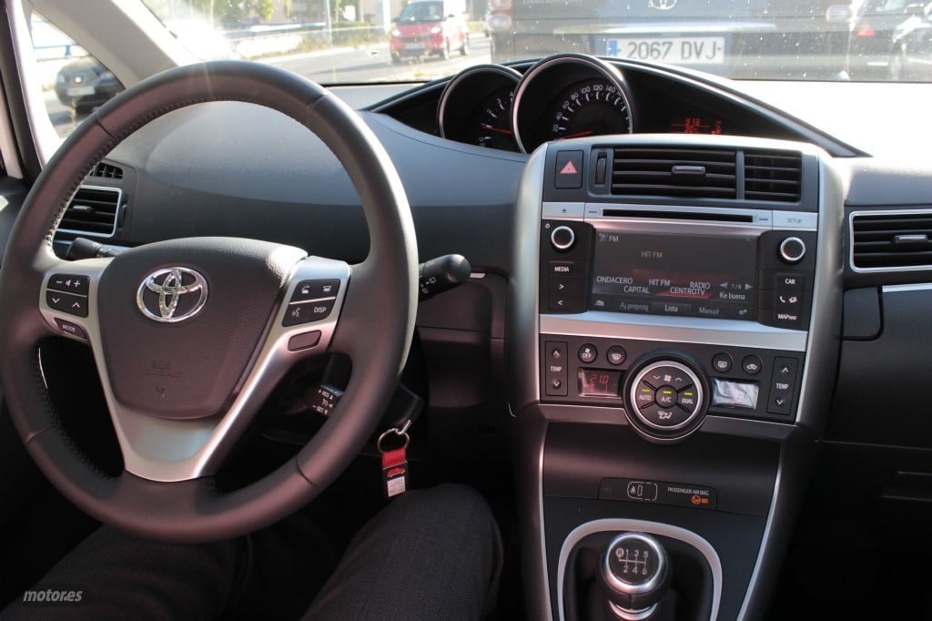 Interior y exterior del Toyota Verso 115D Advance 7 Plazas