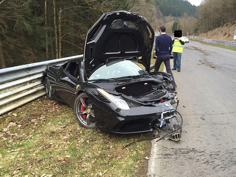Cómo resucitar un Ferrari 458 destrozado, a base de donaciones
