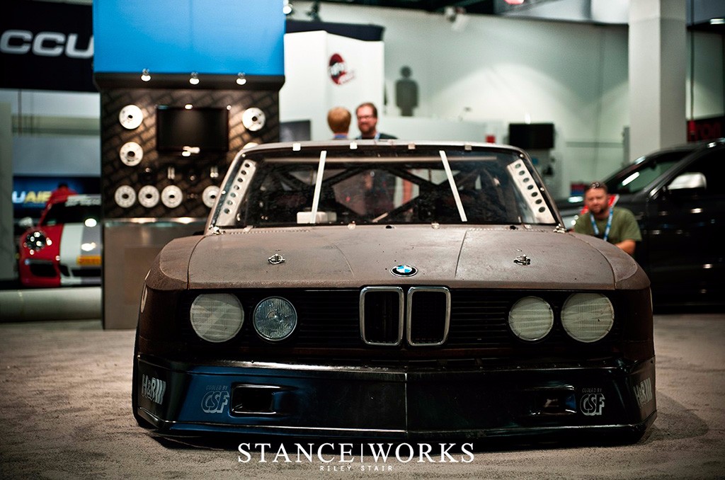 Un BMW Serie 5 E28 Rat Rod en el SEMA de Las Vegas