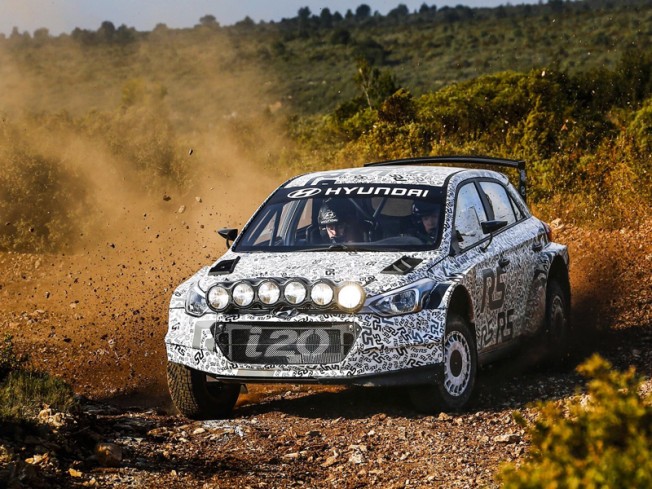 El Hyundai i20 R5 es la cara, el Toyota i20 WRC la cruz - Motor.es