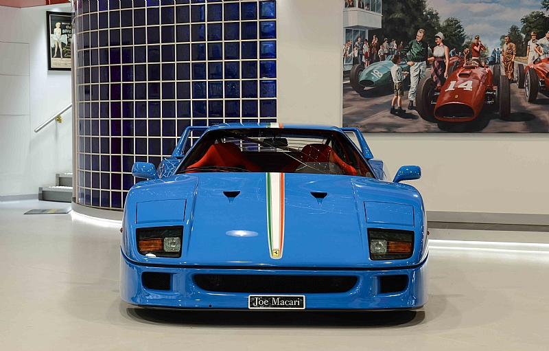 En venta un Ferrari F40 pintado de azul por Ferrari Classiche