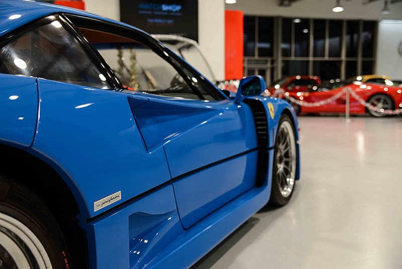 En venta un Ferrari F40 pintado de azul por Ferrari Classiche