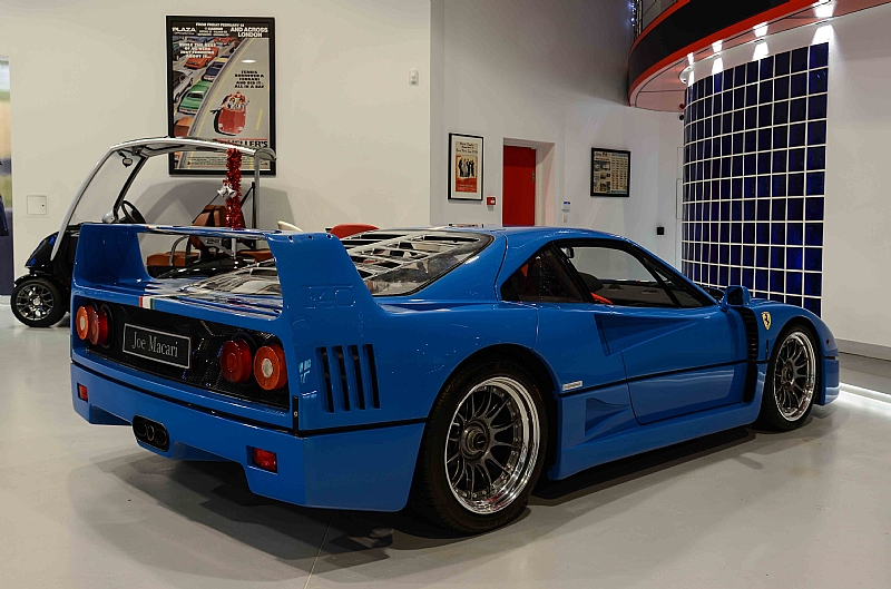 En venta un Ferrari F40 pintado de azul por Ferrari Classiche