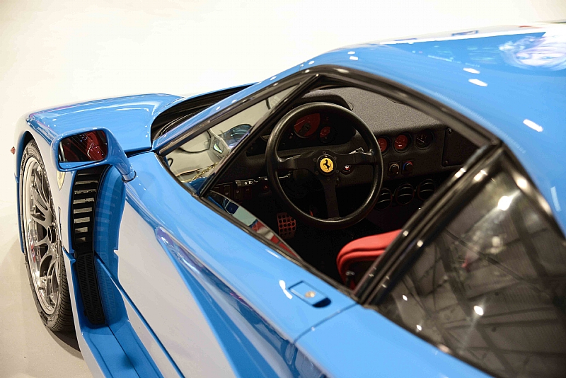 En venta un Ferrari F40 pintado de azul por Ferrari Classiche