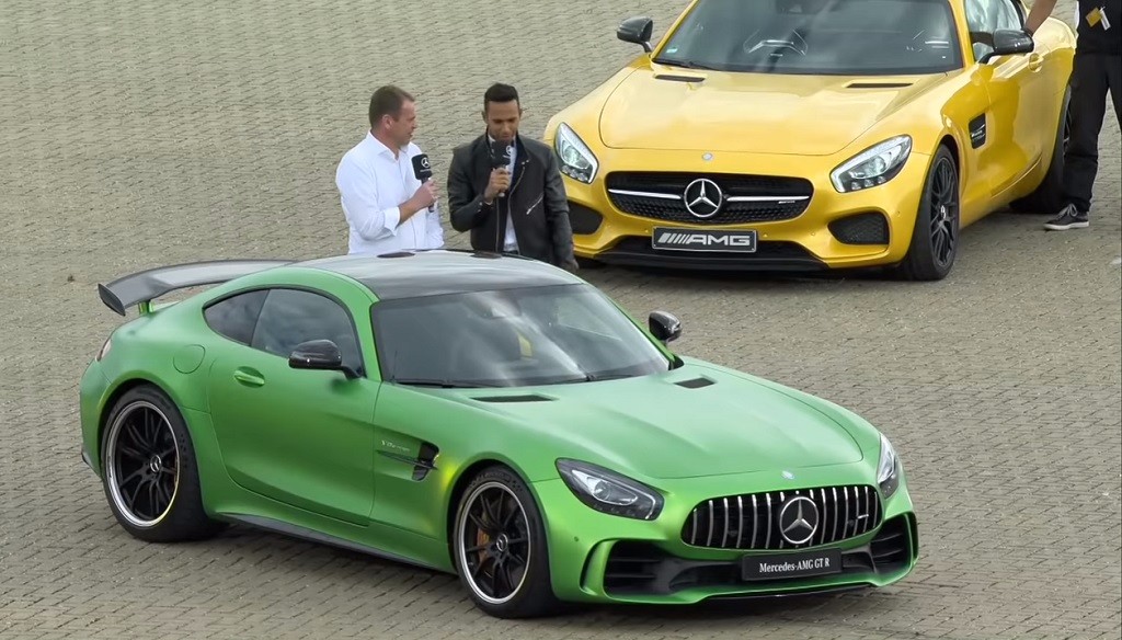 Lewis Hamilton conduce el Mercedes-AMG GT R durante su presentación