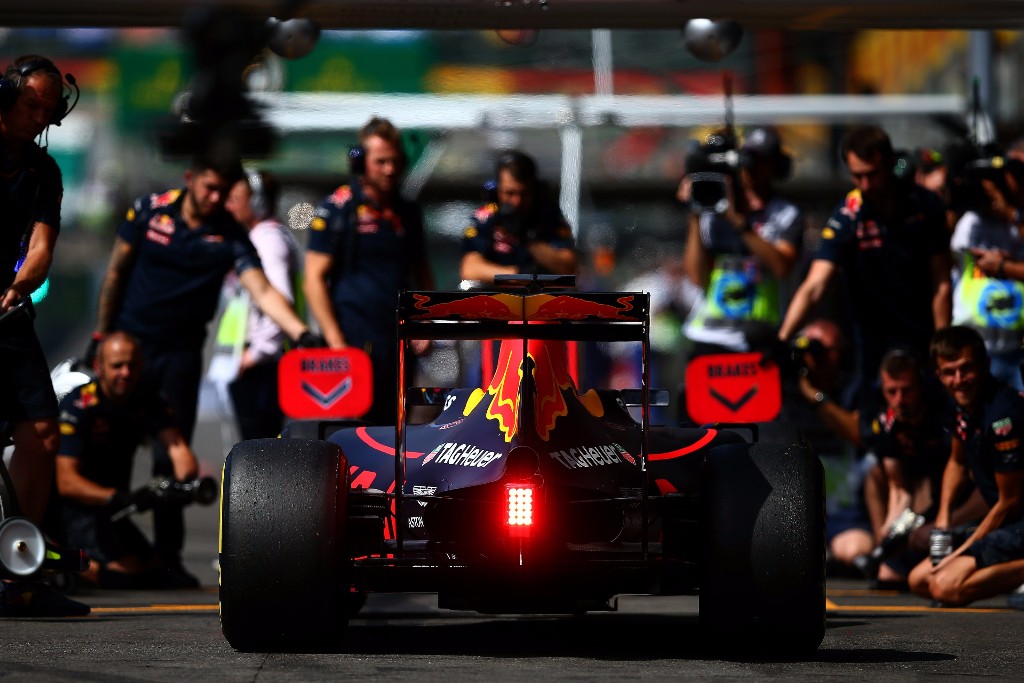 Red Bull da por terminado el desarrollo del coche de 2016