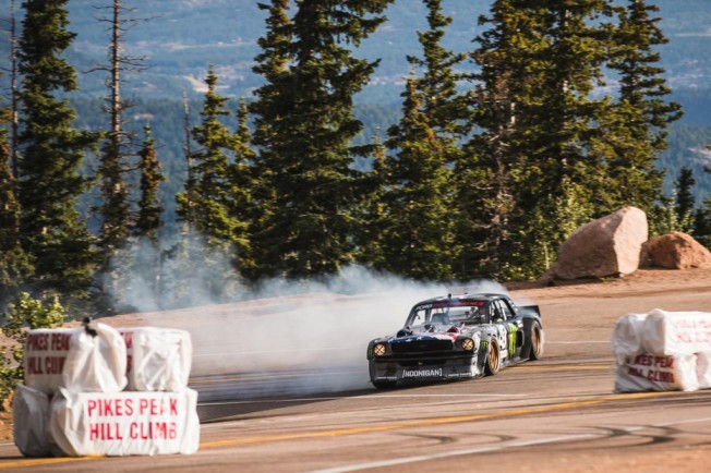 Ken Block reinventa la Gymkhana en Pikes Peak - Motor.es