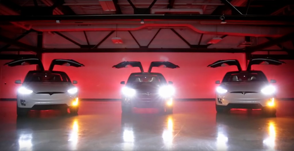 El Tesla Model X celebra la navidad con un nuevo "huevo de pascua"