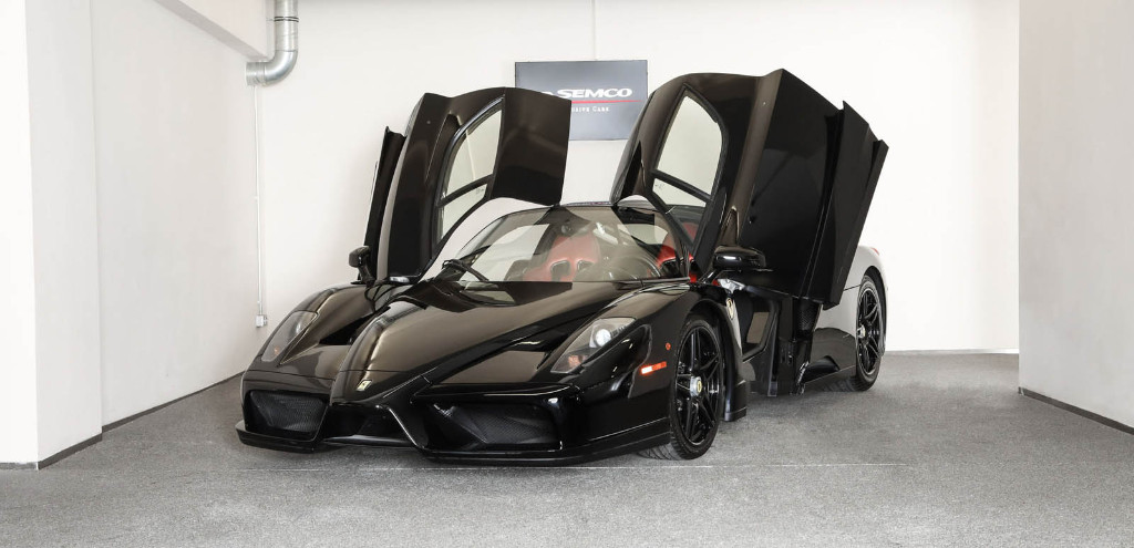 Dos unidades muy raras del Ferrari Enzo a la venta: ¿naranja o negro?