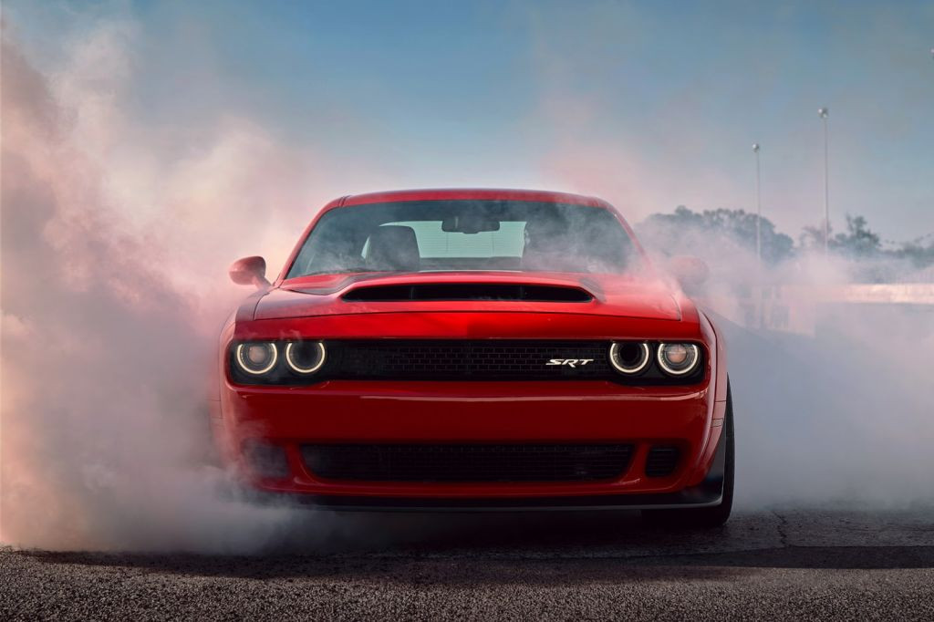 Dodge Challenger SRT Demon frente al nuevo Hellcat Widebody en un duelo ...