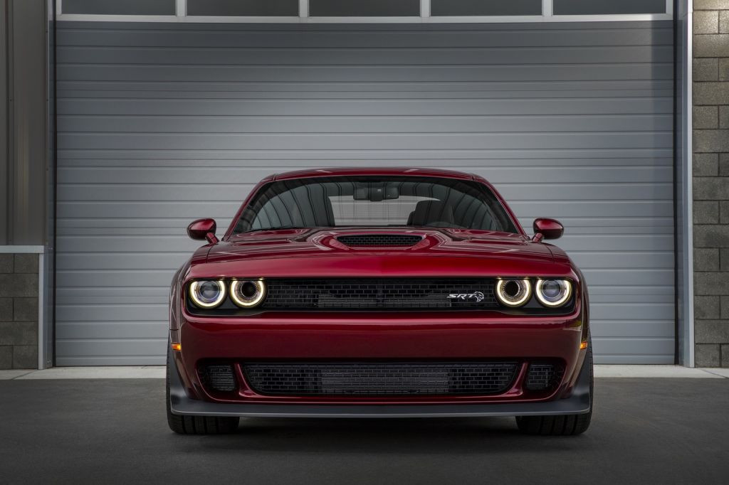 Dodge Challenger SRT Demon frente al nuevo Hellcat Widebody en un duelo ...