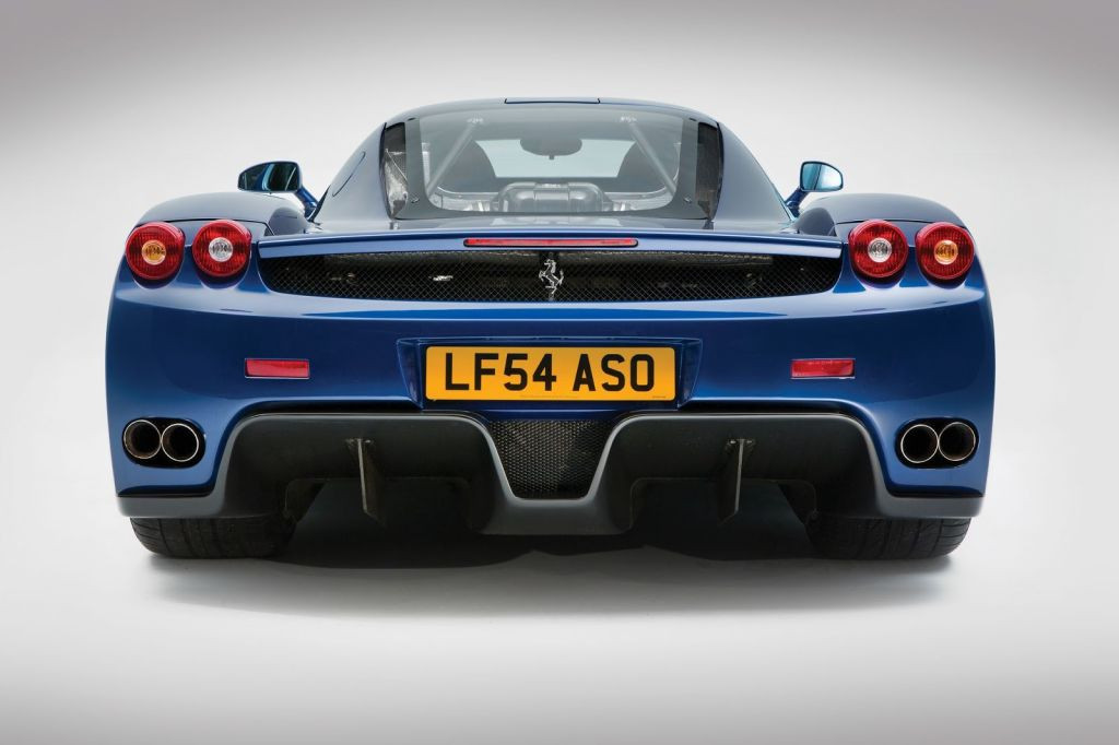 Un raro Ferrari Enzo de color azul a subasta en Londres