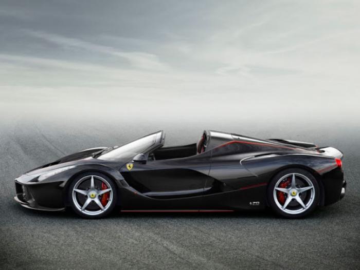 Ferrari LaFerrari Aperta ejemplar 210 a subasta en Maranello