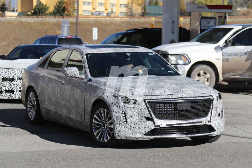 El renovado Cadillac CT6 aparece más destapado en las Rocosas