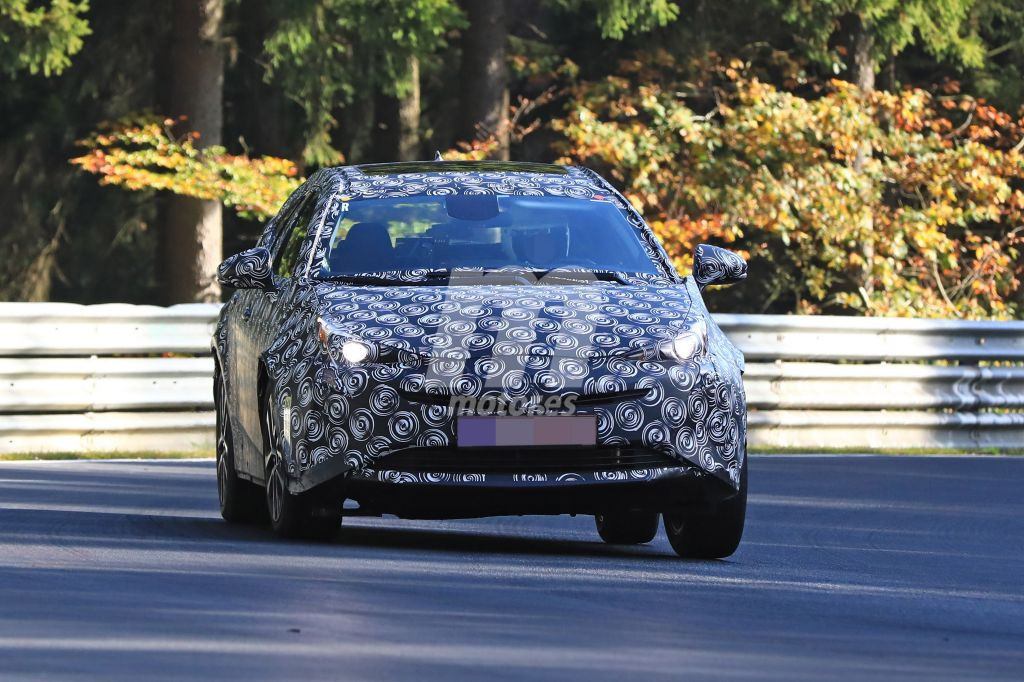 ¿Qué hace este Lexus NX disfrazado de Toyota Prius?