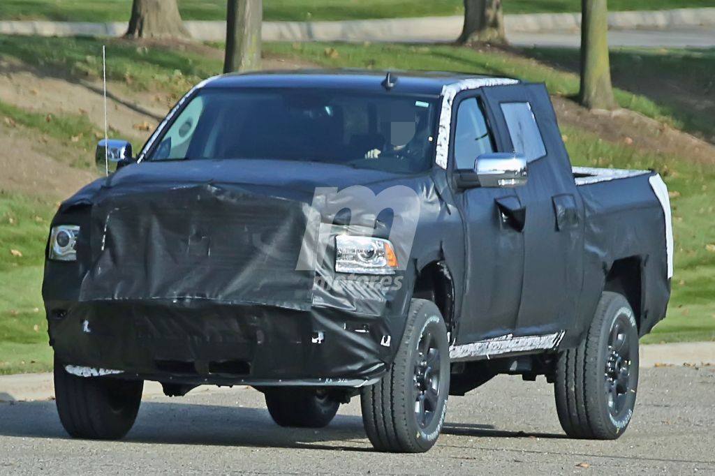 El nuevo RAM 2500 modelo 2020 cazado también en la calle