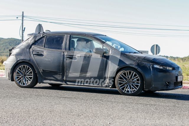 La nueva generación del Toyota Auris cazada en España