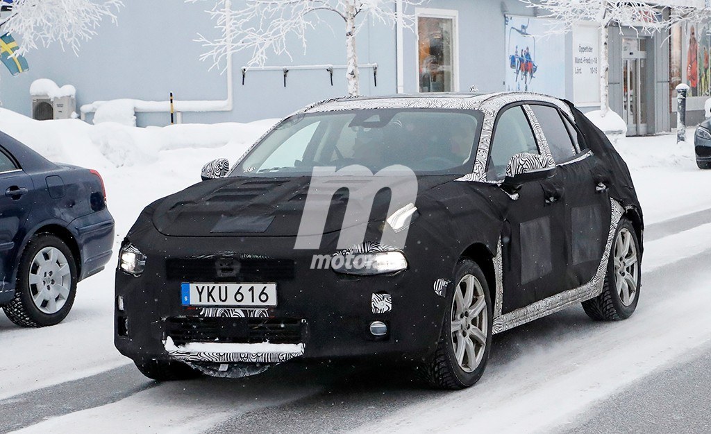 El nuevo Lynk & Co 04 debuta en las pruebas de invierno con sus ...