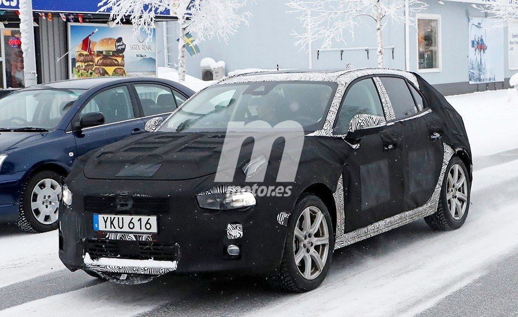 El nuevo Lynk & Co 04 debuta en las pruebas de invierno con sus ...