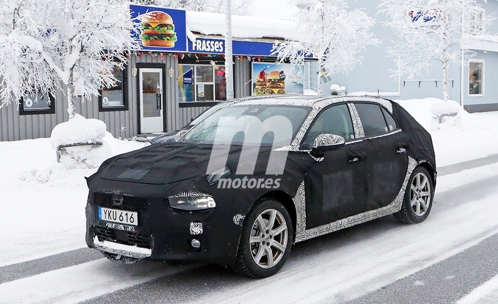 El nuevo Lynk & Co 04 debuta en las pruebas de invierno con sus ...