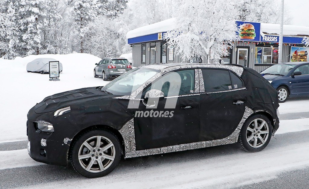 El nuevo Lynk & Co 04 debuta en las pruebas de invierno con sus ...