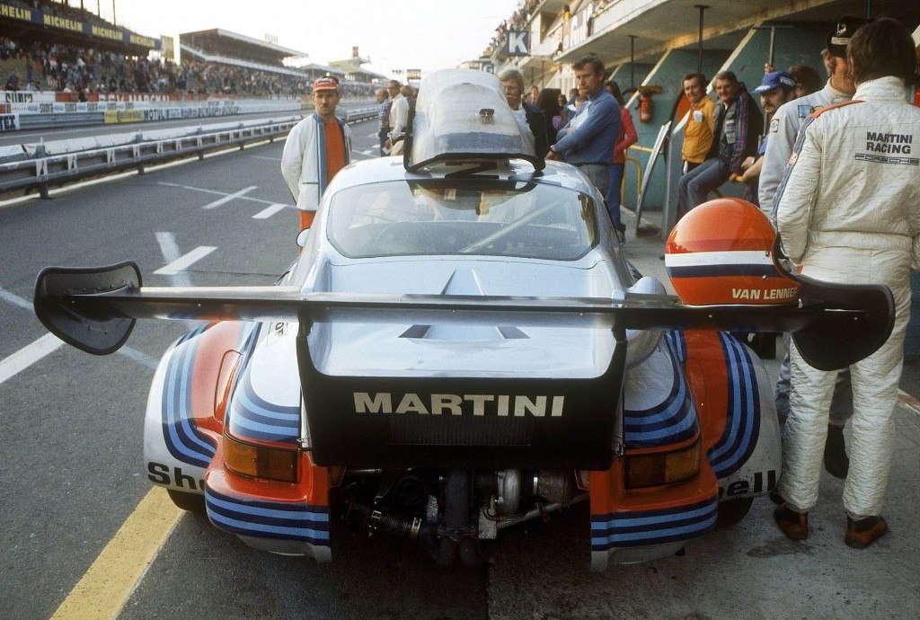El Porsche 911 ahora con decoración Martini Racing oficial