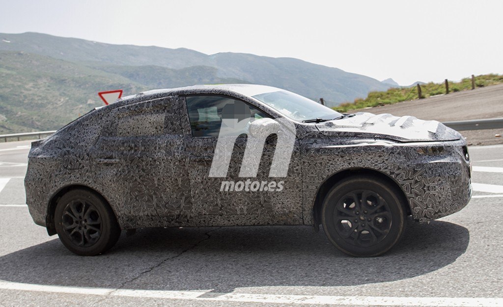 El nuevo SUV Coupé de Dacia cazado mientras realiza unos test en España