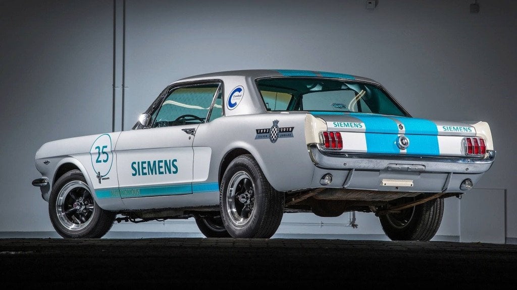 El primer coche autónomo en Goodwood ha sido un Mustang clásico (y no ...