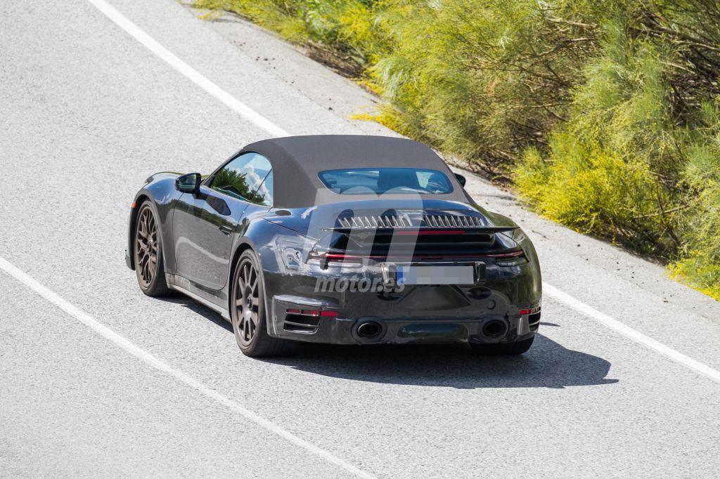 El nuevo Porsche 911 Turbo Cabriolet ya rueda descapotado