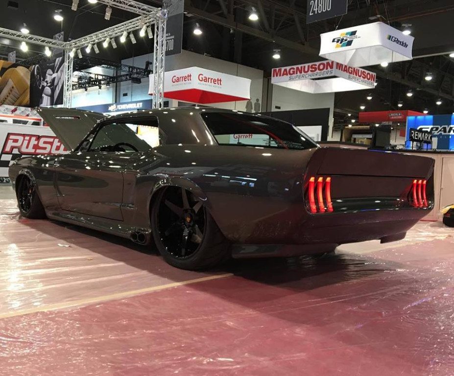 Ford Mustang Corruptt: un Mustang clásico con un V8 Ferrari de doble turbo