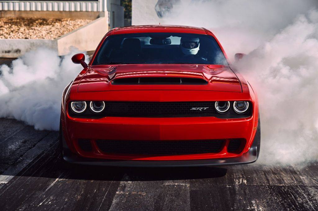 Drag race: Dodge Challenger Hellcat vs Dodge Challenger Demon