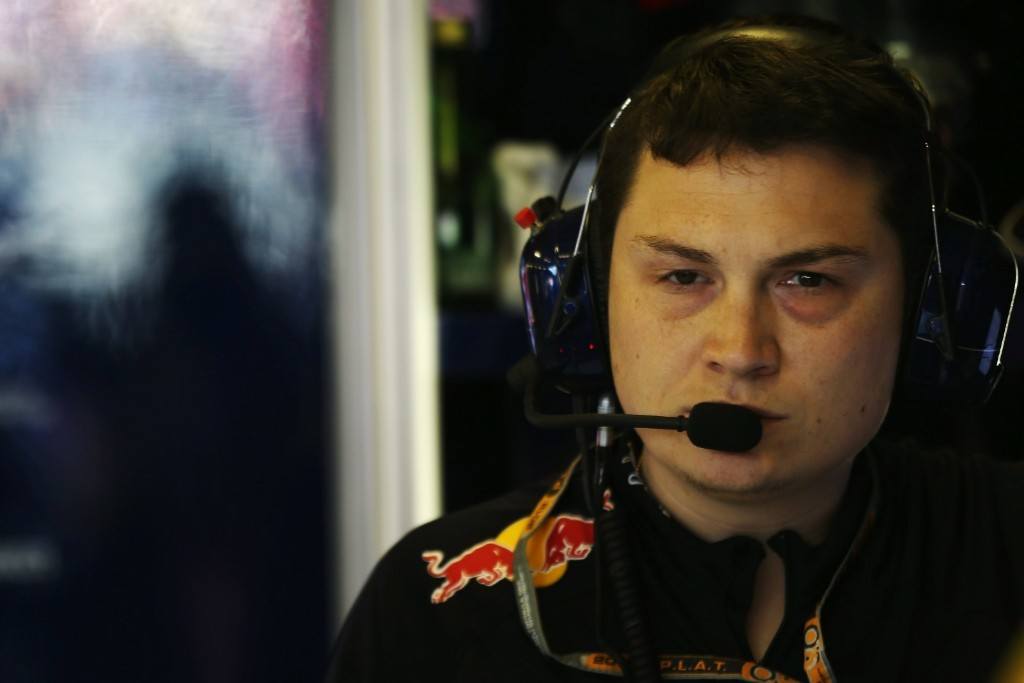 Tim Malyon coge el relevo de Budkowski y Mekies en la FIA