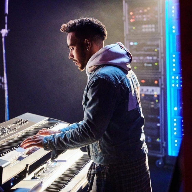 Los primeros 'hits' de DJ Lewis Hamilton - Motor.es