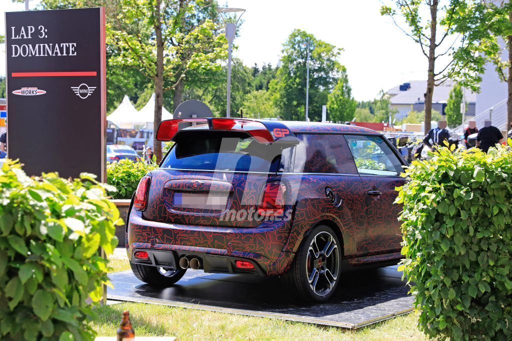 MINI muestra las generaciones del John Cooper Works GP en las 24 horas ...