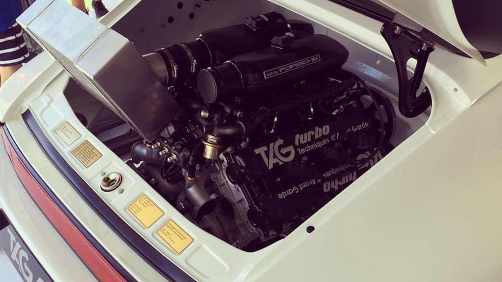 El primer Porsche 911 TAG Turbo con motor de F1 rodó en Goodwood [vídeo]