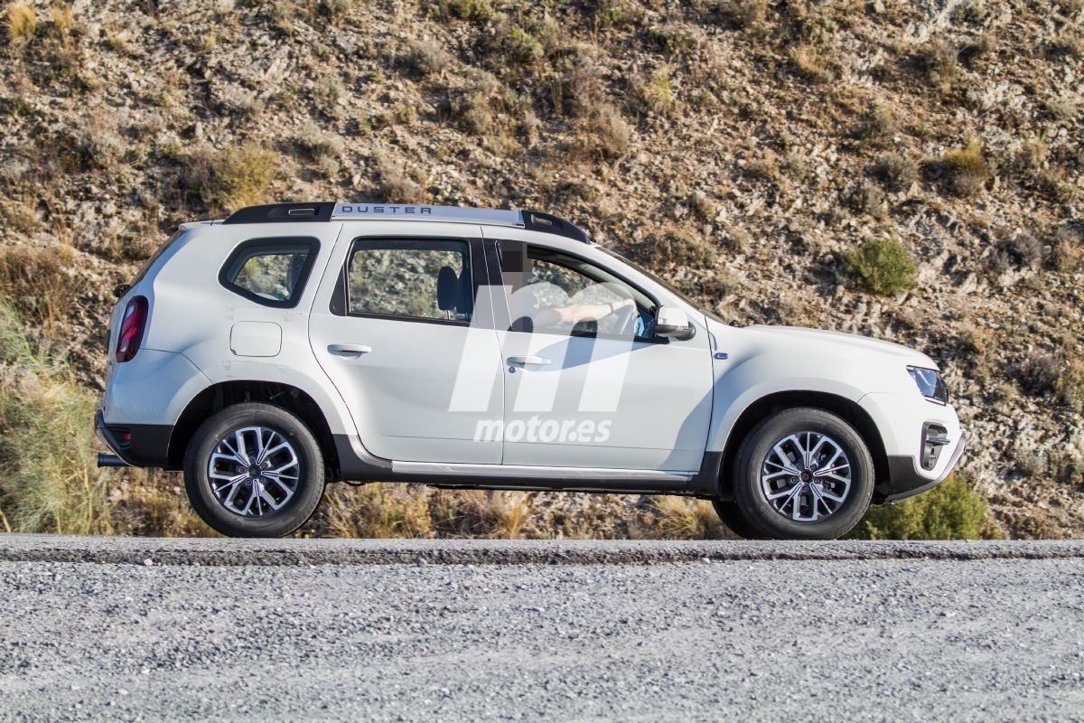 El nuevo Dacia Duster vendido en la India como Renault se deja ver en ...