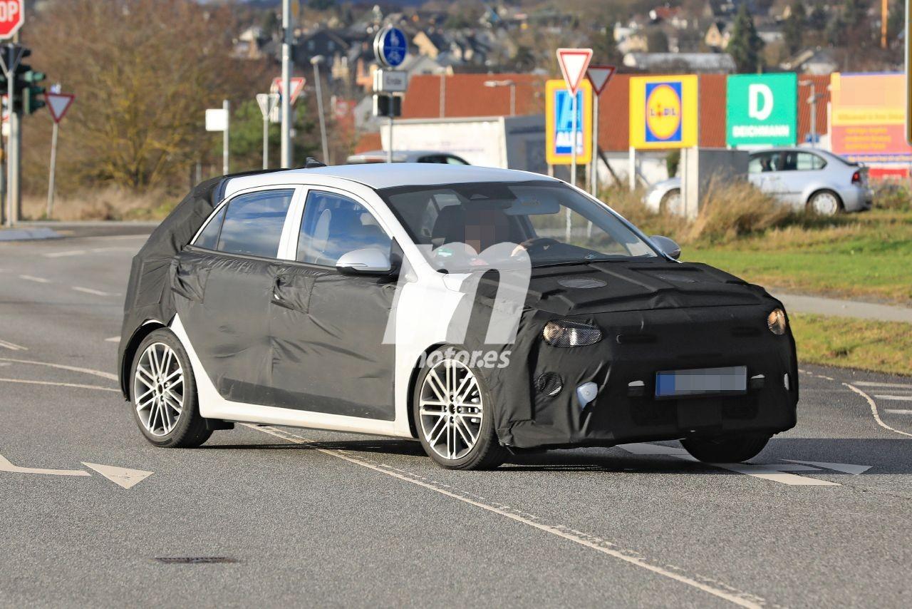Primeras fotos espía del facelift que recibirá el Kia Rio en 2021