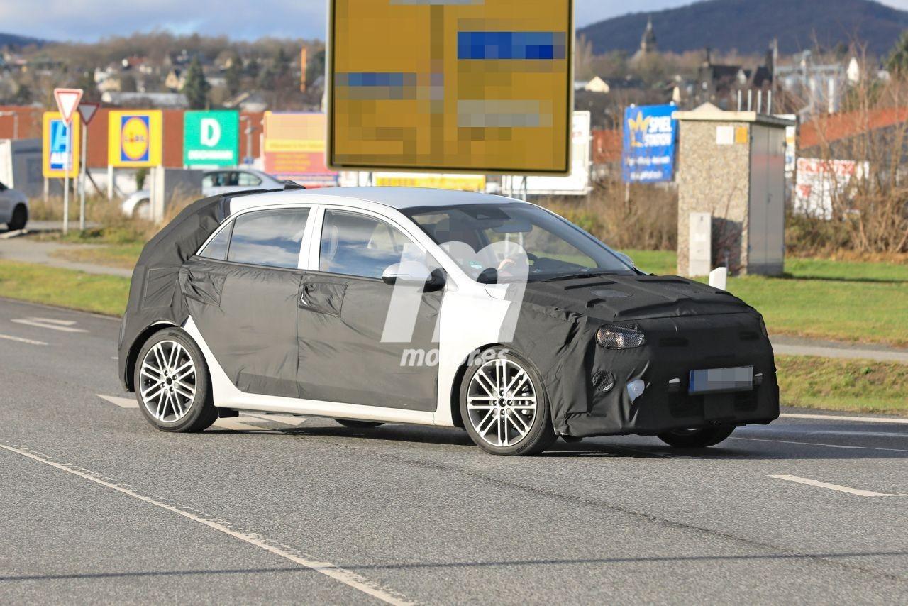 Primeras fotos espía del facelift que recibirá el Kia Rio en 2021