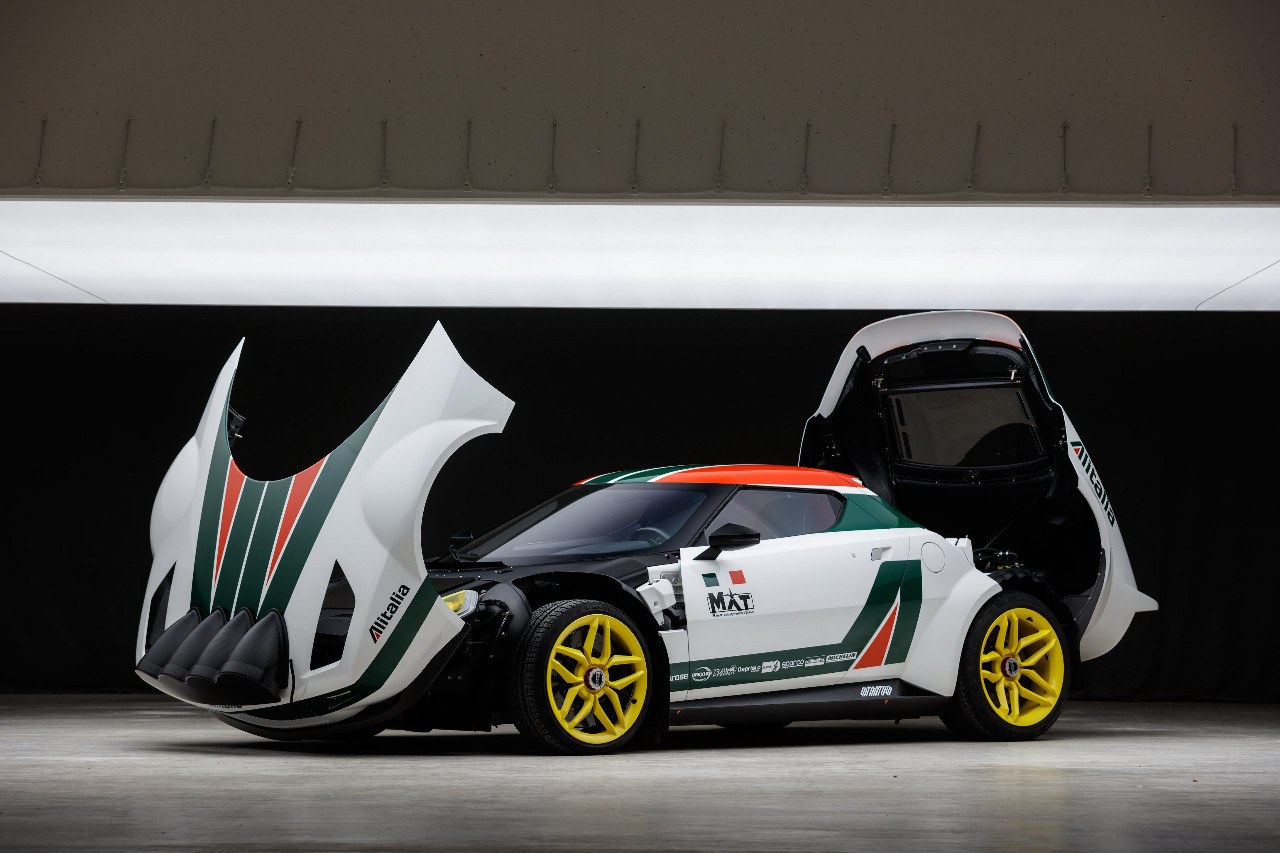 El primer New Stratos fabricado aparece a la venta