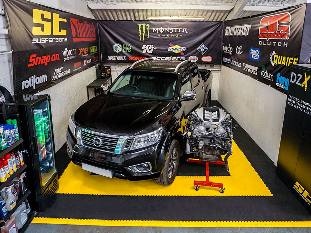 Esta Nissan Navara recibirá el motor de un GT-R para convertirse en una ...