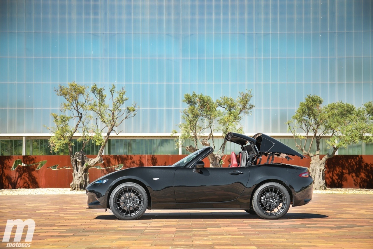 Prueba Mazda MX-5 RF Dark Red Edition, distinción sin renunciar a la ...
