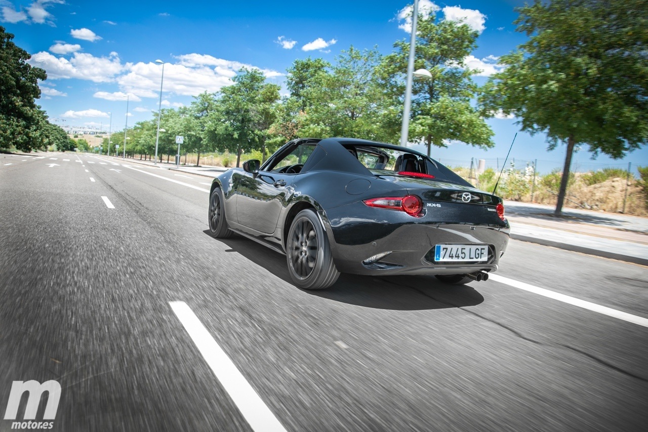 Prueba Mazda MX-5 RF Dark Red Edition, distinción sin renunciar a la ...