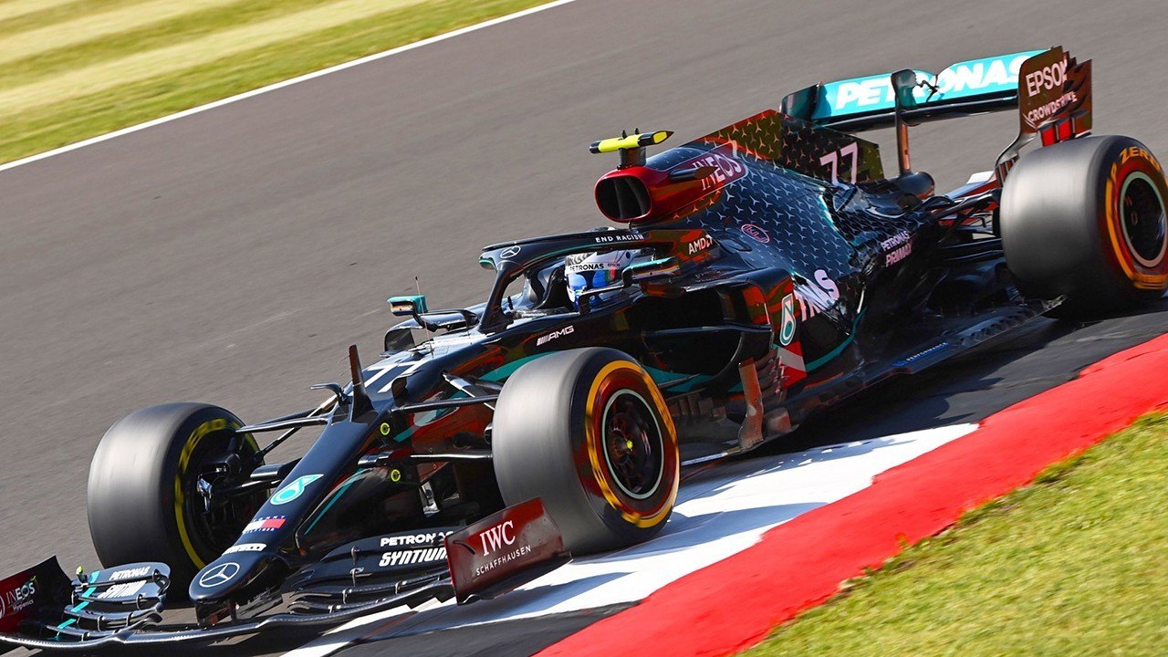 Bottas consigue una inusual pole con neumáticos medios sobre Hamilton