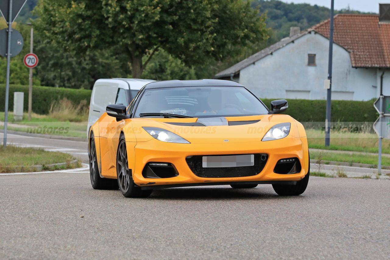 La mula del futuro Lotus Type 131 con todo detalle en nuevas fotos espía