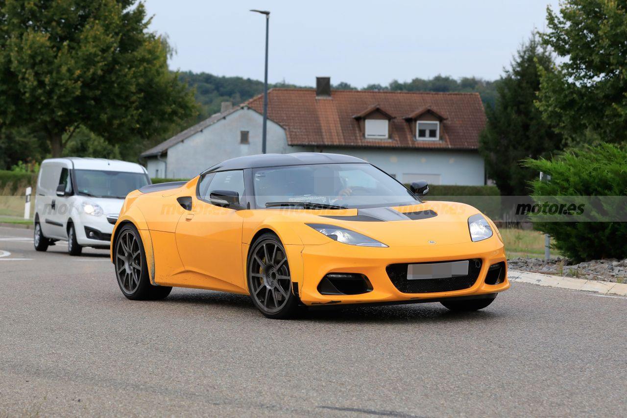 La mula del futuro Lotus Type 131 con todo detalle en nuevas fotos espía