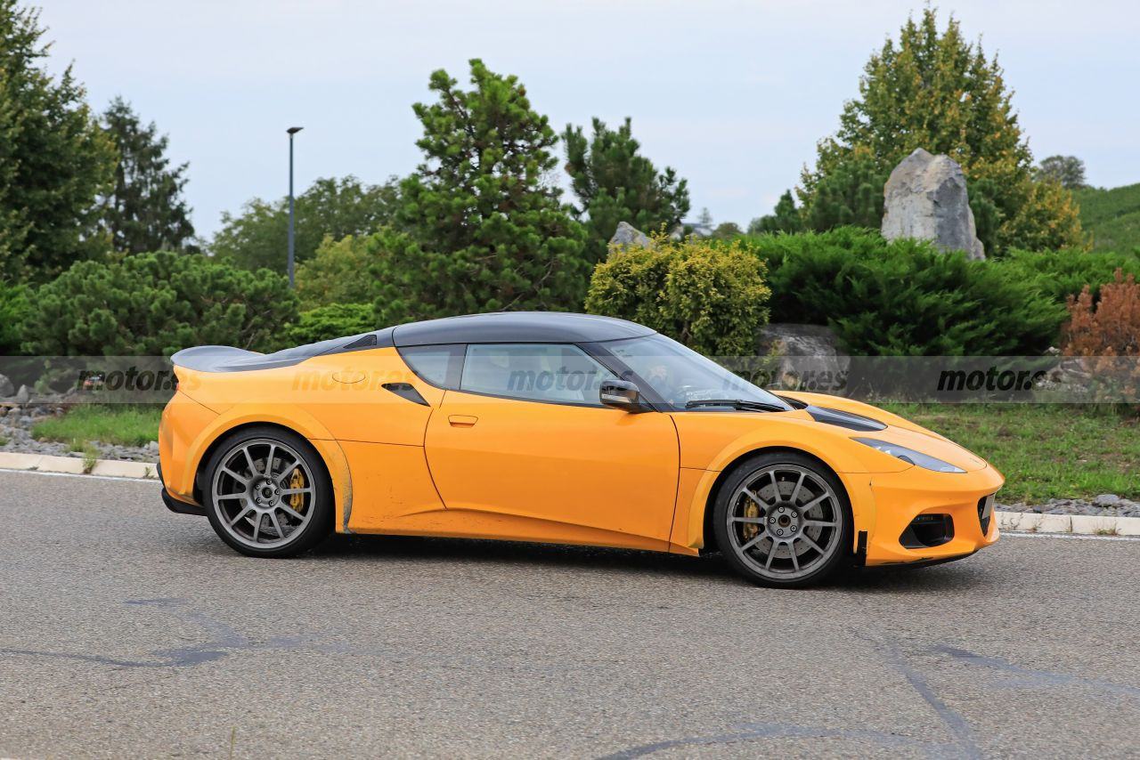 La mula del futuro Lotus Type 131 con todo detalle en nuevas fotos espía